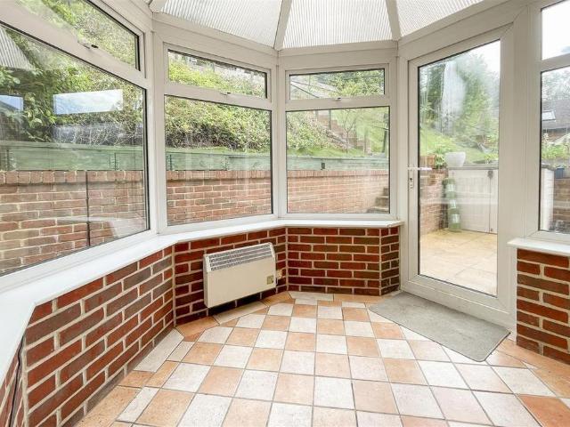 3 bedroom end of terrace house to rent