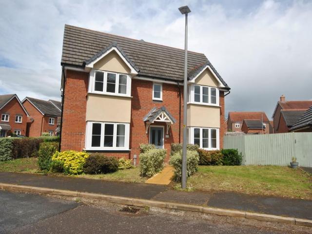 3 bedroom end of terrace house to rent