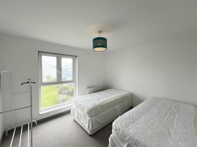 3 bedroom end of terrace house to rent