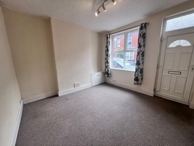 3 bedroom end of terrace house to rent