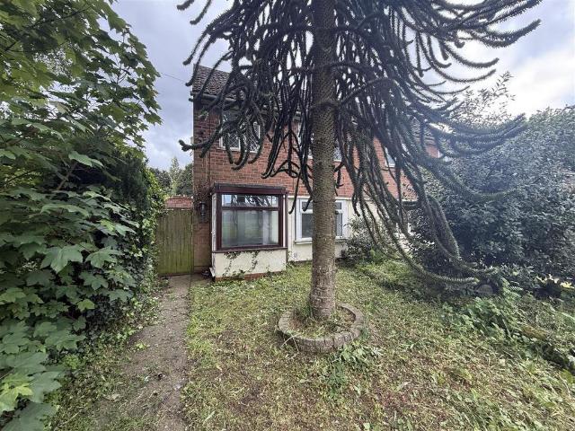 3 bedroom end of terrace house to rent