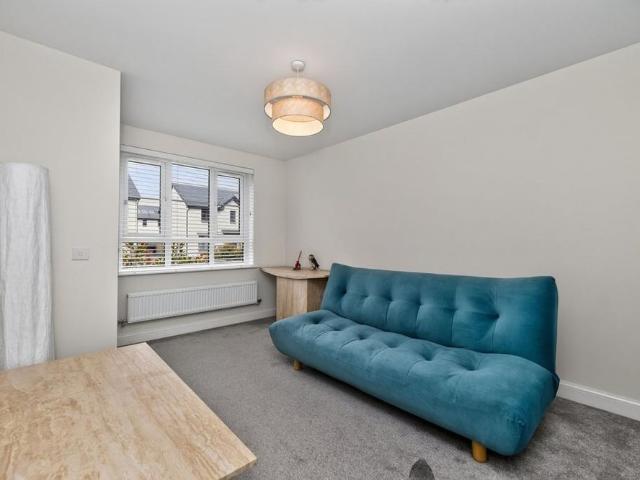 3 bedroom end of terrace house to rent