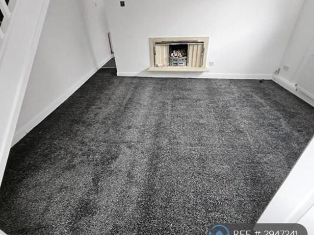 3 bedroom end of terrace house to rent
