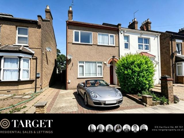 3 bedroom end of terrace house to rent
