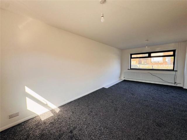 3 bedroom end of terrace house to rent