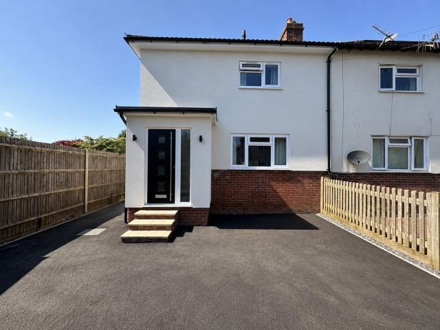 3 bedroom end of terrace house to rent