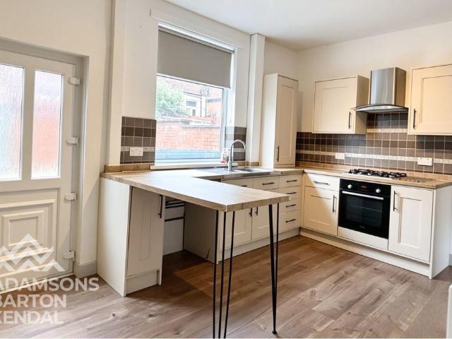 3 bedroom end of terrace house to rent