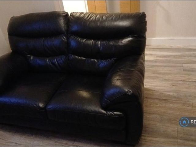 3 bedroom end of terrace house to rent