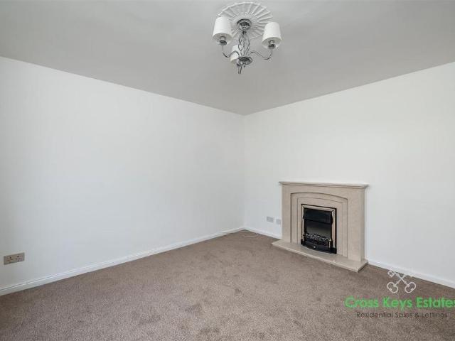3 bedroom end of terrace house to rent