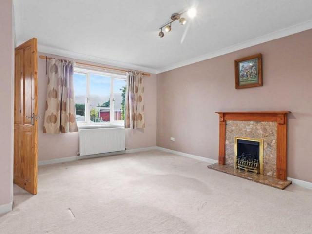 3 bedroom end of terrace house to rent