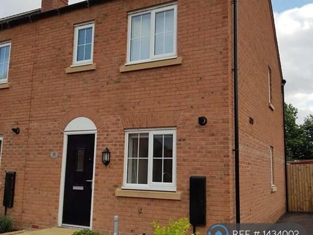 3 bedroom end of terrace house to rent