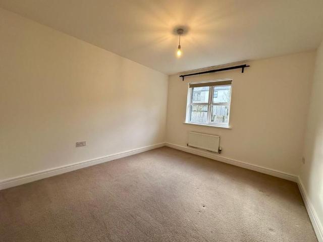 3 bedroom end of terrace house to rent