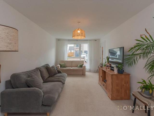 3 bedroom end of terrace house to rent