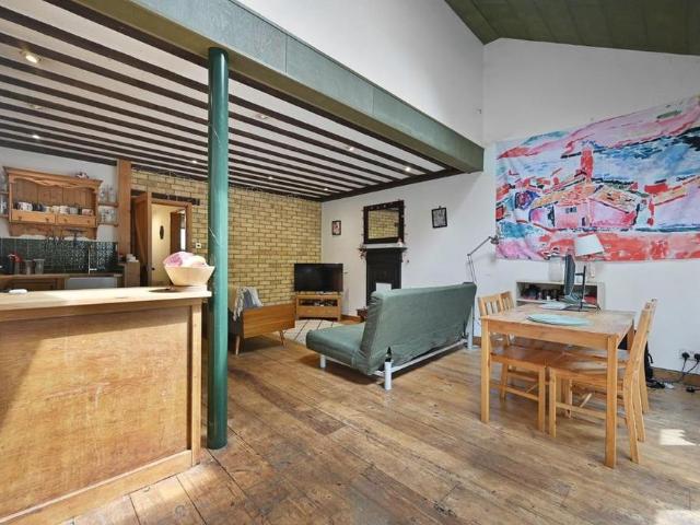 3 bedroom end of terrace house to rent