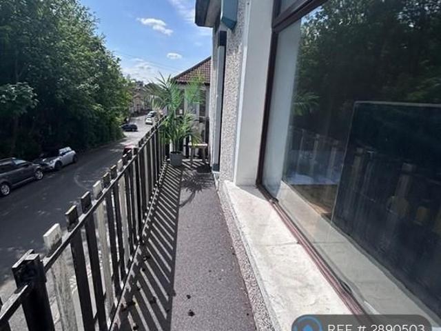3 bedroom end of terrace house to rent