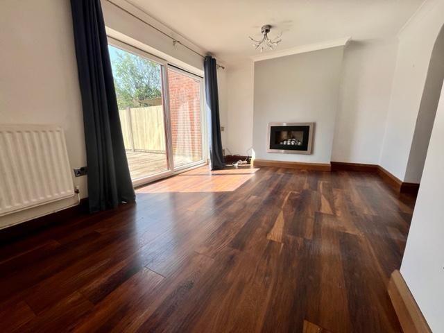 3 bedroom end of terrace house to rent
