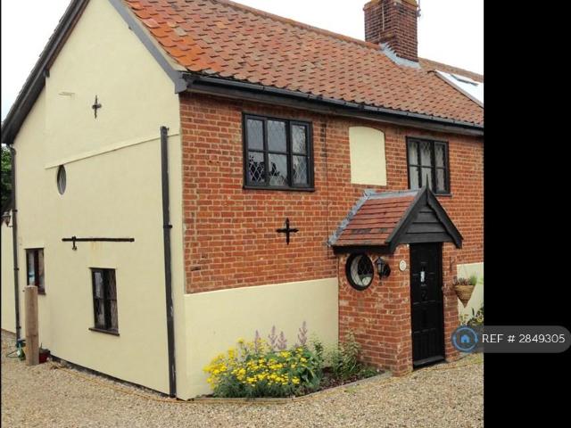 3 bedroom end of terrace house to rent