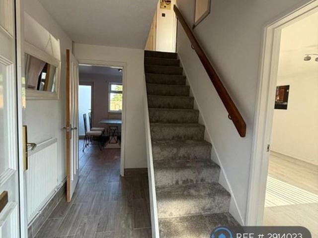 3 bedroom end of terrace house to rent