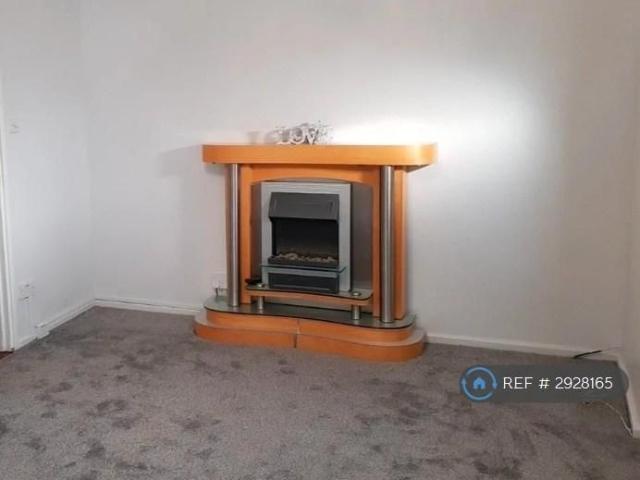 3 bedroom end of terrace house to rent