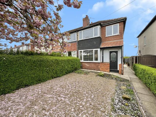 3 bedroom end of terrace house to rent