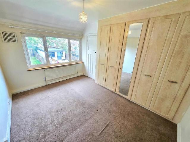 3 bedroom end of terrace house to rent