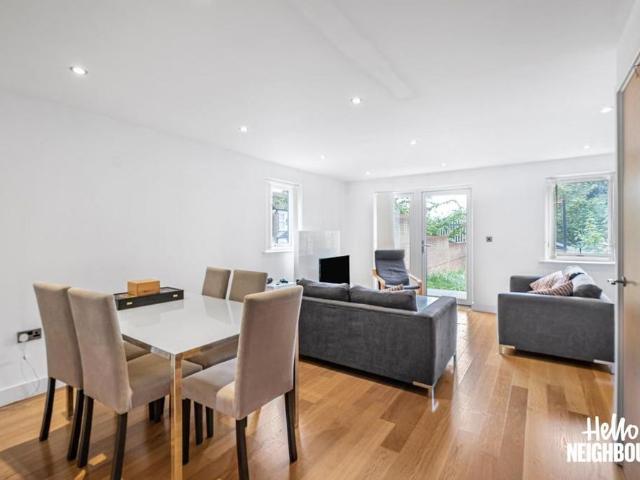 3 bedroom end of terrace house to rent