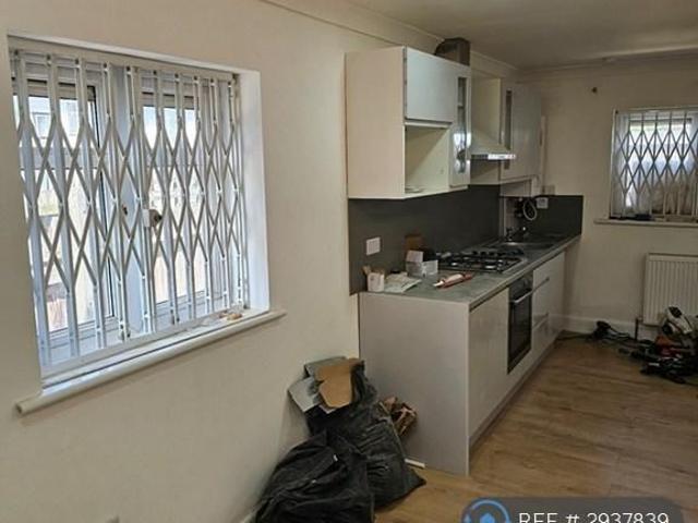 3 bedroom end of terrace house to rent