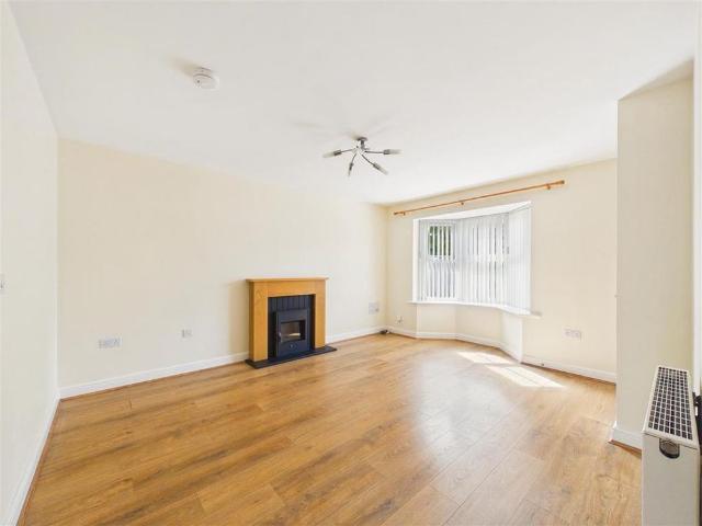 3 bedroom end of terrace house to rent
