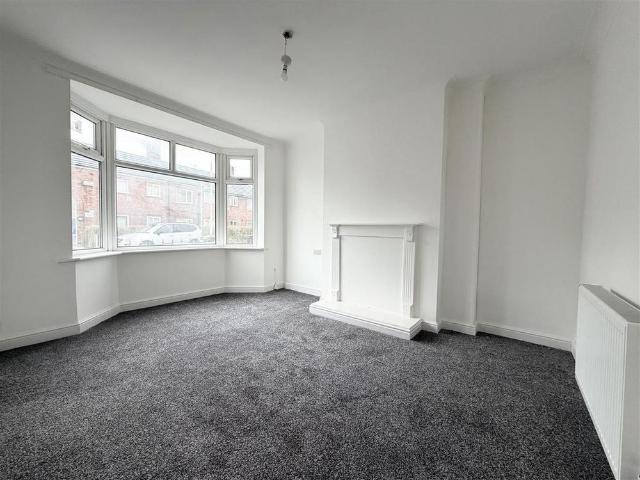 3 bedroom end of terrace house to rent