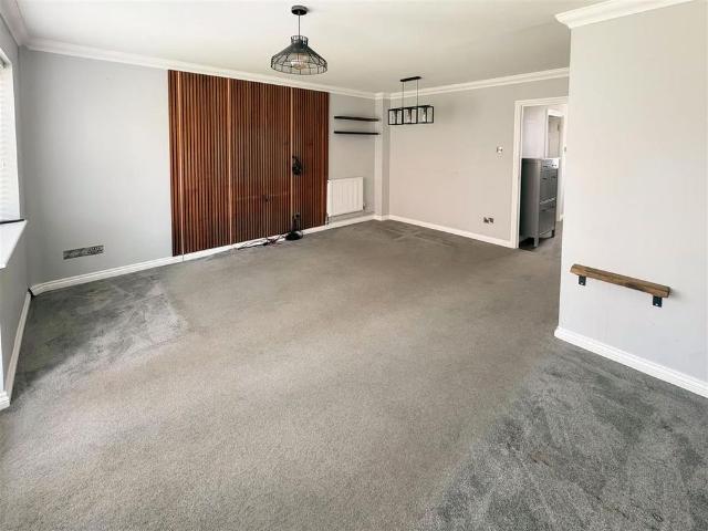 3 bedroom end of terrace house to rent