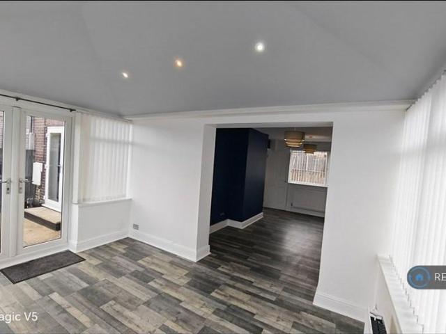 3 bedroom end of terrace house to rent