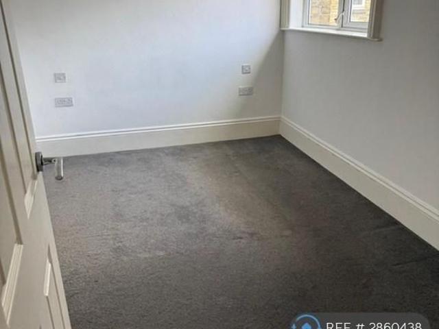 3 bedroom end of terrace house to rent