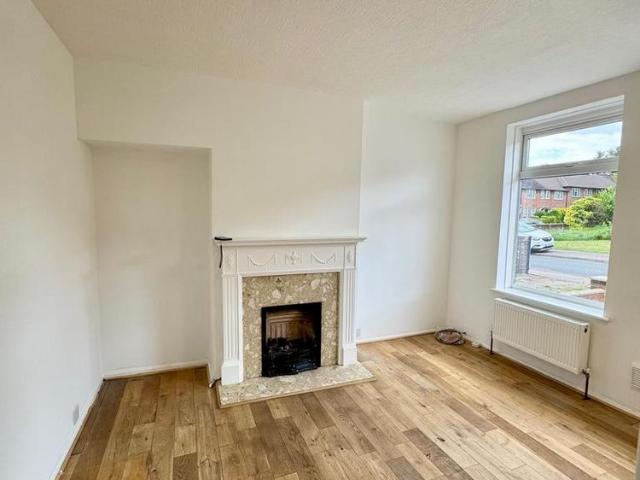 3 bedroom end of terrace house to rent