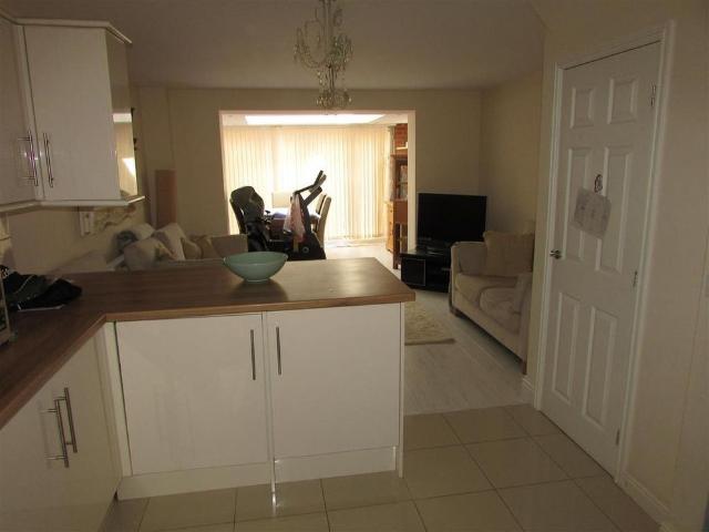 3 bedroom end of terrace house to rent