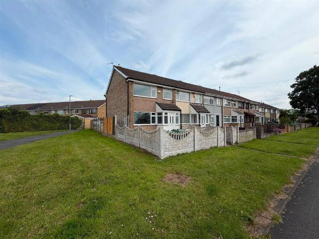 3 bedroom end of terrace house to rent