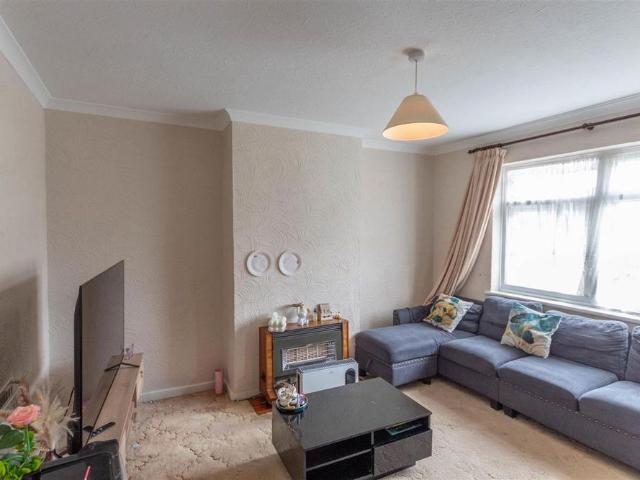3 bedroom end of terrace house to rent
