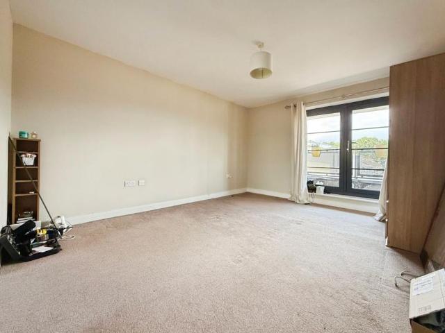 3 bedroom end of terrace house to rent