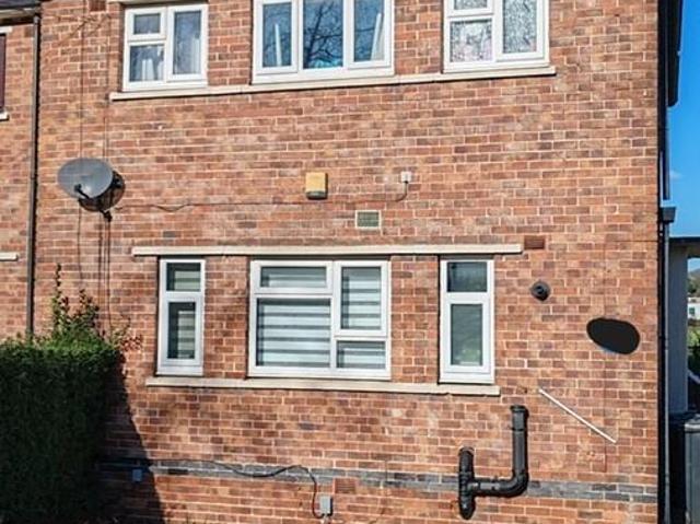 3 bedroom end of terrace house to rent