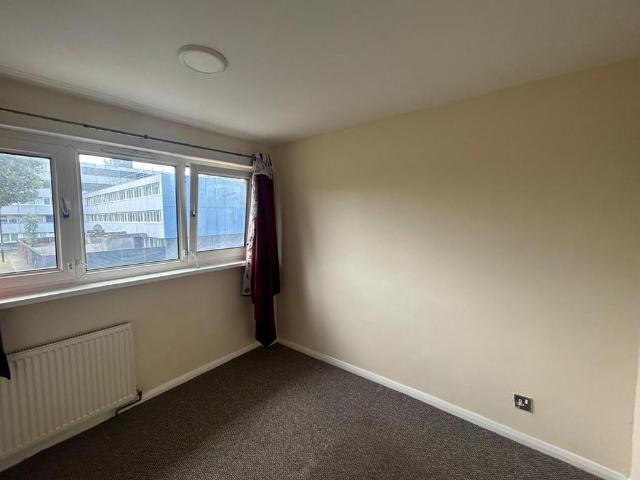 3 bedroom end of terrace house to rent