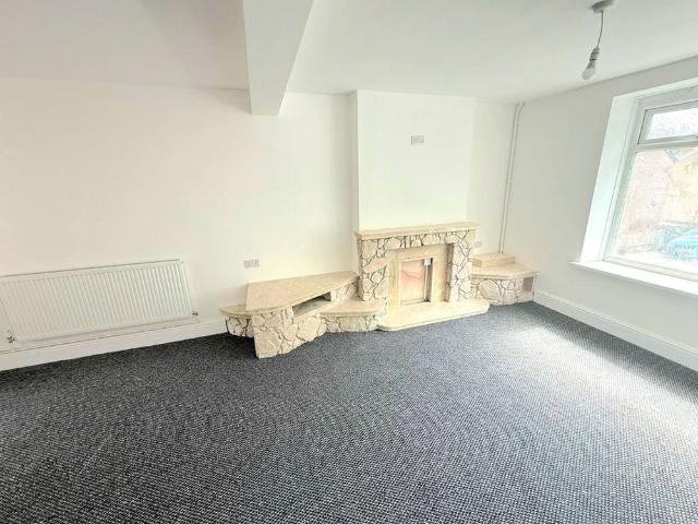 3 bedroom end of terrace house to rent