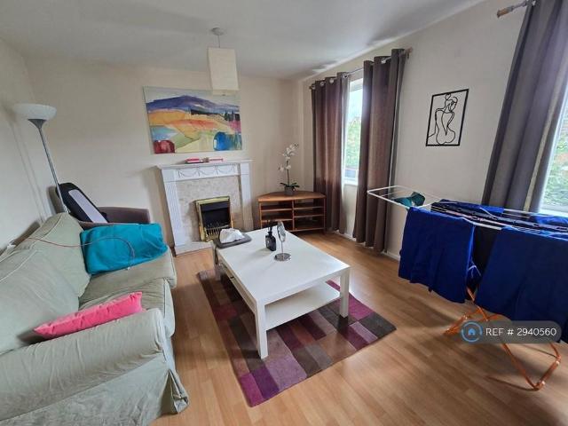3 bedroom end of terrace house to rent