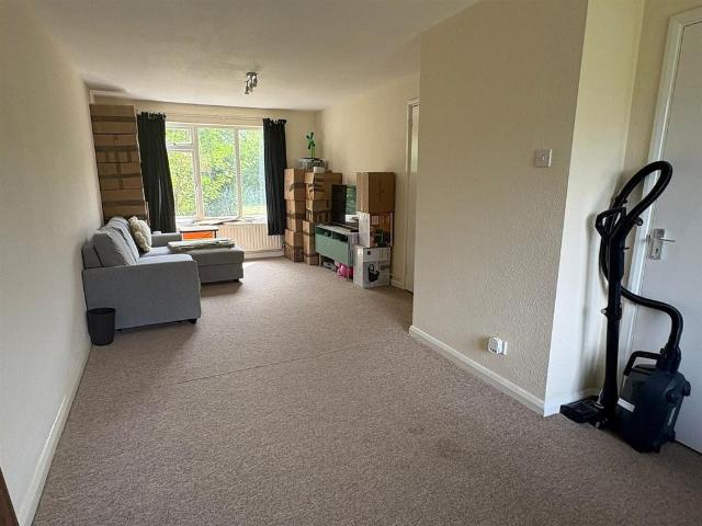 3 bedroom end of terrace house to rent