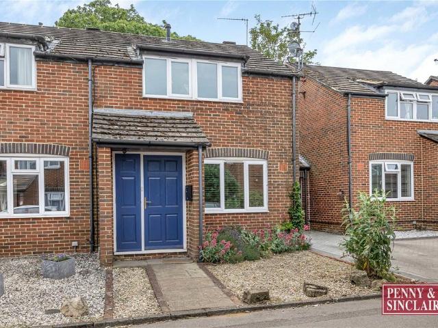 3 bedroom end of terrace house to rent