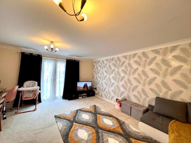 3 bedroom end of terrace house to rent