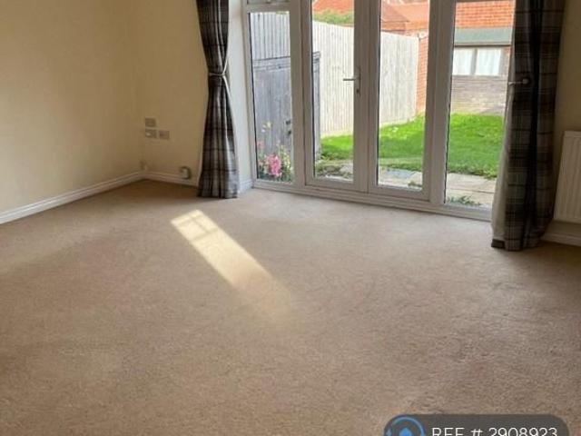 3 bedroom end of terrace house to rent