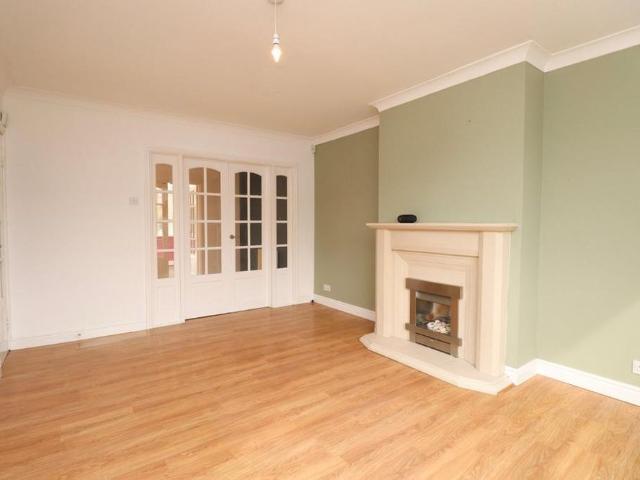3 bedroom end of terrace house to rent