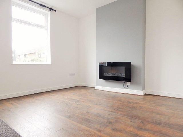 3 bedroom end of terrace house to rent