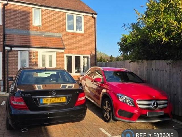 3 bedroom end of terrace house to rent