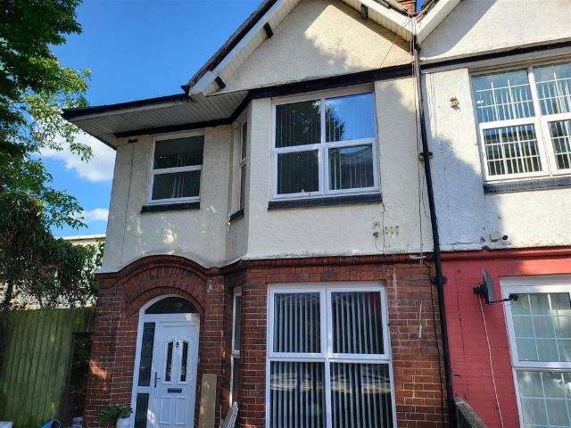 3 bedroom end of terrace house to rent