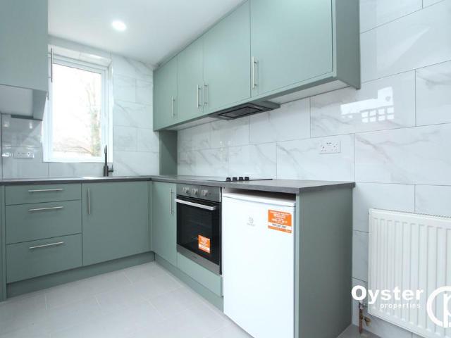 3 bedroom end of terrace house to rent